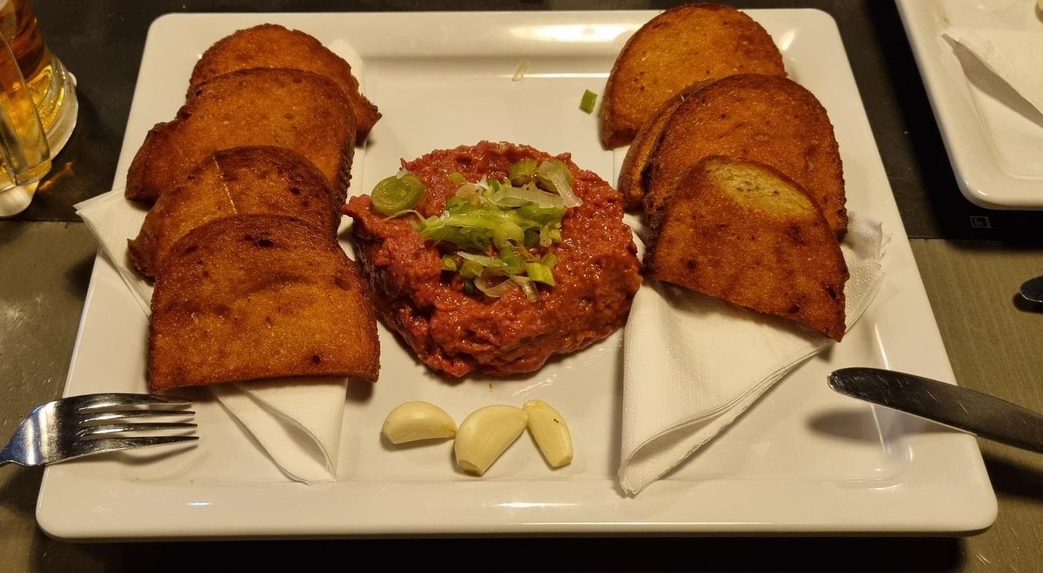 【番外編】チェコ名物タルタルとチェコビールと泡と｜ジャーマン次郎のデュッセルライフ｜ドイツ生活のお役立ち情報